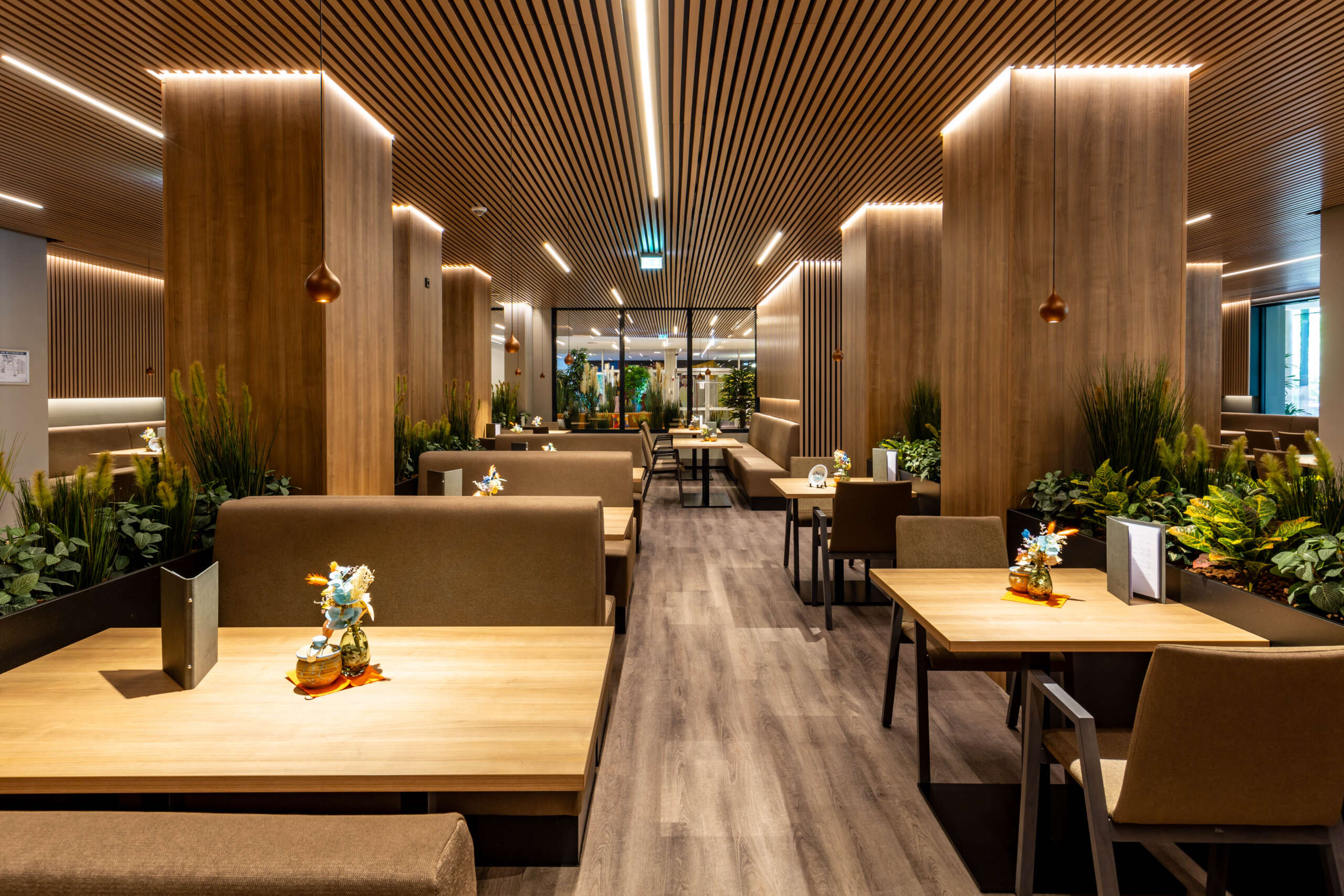 AICHINGER - AICHINGER in STORE BOOK 2025